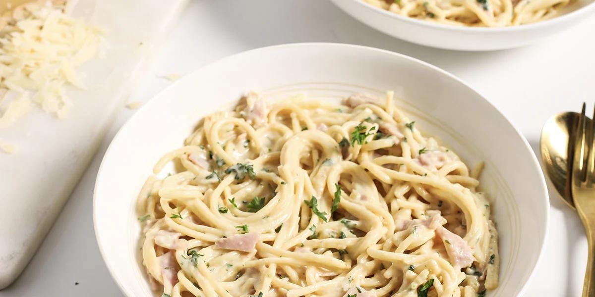Spaghetti con crema de leche: una receta cremosa y versátil - Lacteos Franz
